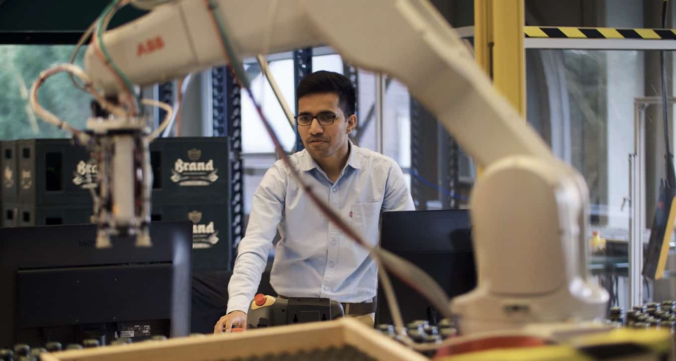 Robots in Business - Hi Delta